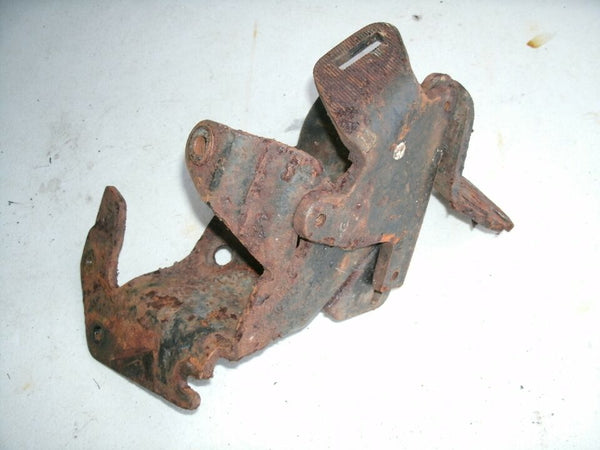 CONV TOP PIVOT BRACKET ,LEFT 71-75 B-BODY & 76 ELDO, – Chicago Muscle ...