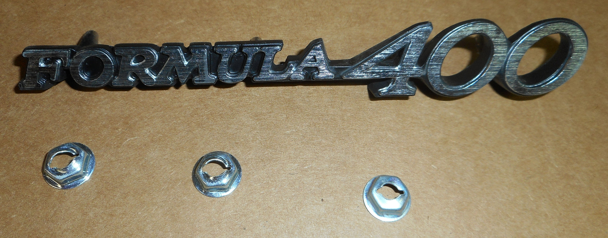 FENDER EMBLEM , "FORMULA 400 " NEW, 71 – Chicago Muscle Car Parts , Inc.